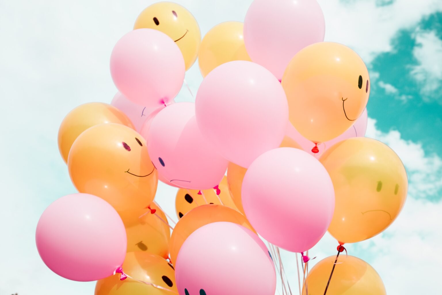 Top 100 Celebrities With The Most Recognizable Smiles | The Fox Magazine