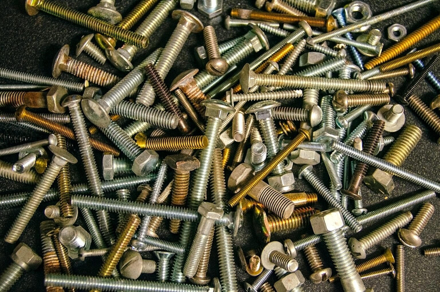 How to Store Nuts and Screws Without Mixing Them | The Fox Magazine